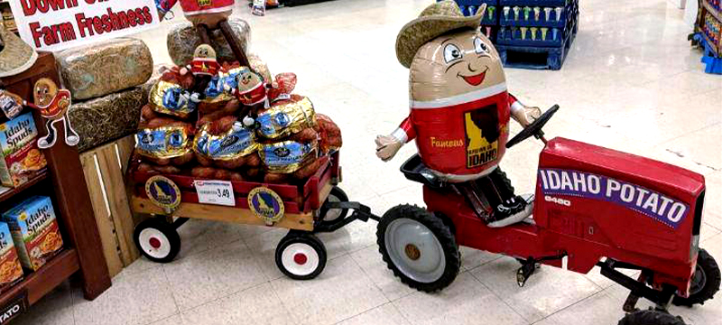 Versailles IGA Scores First Place in National Display Contest
